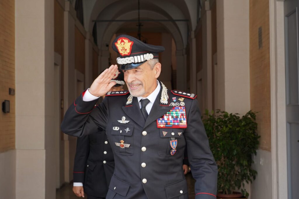 Carabinieri: in pensione il generale Burgio, il saluto alla Legione ...